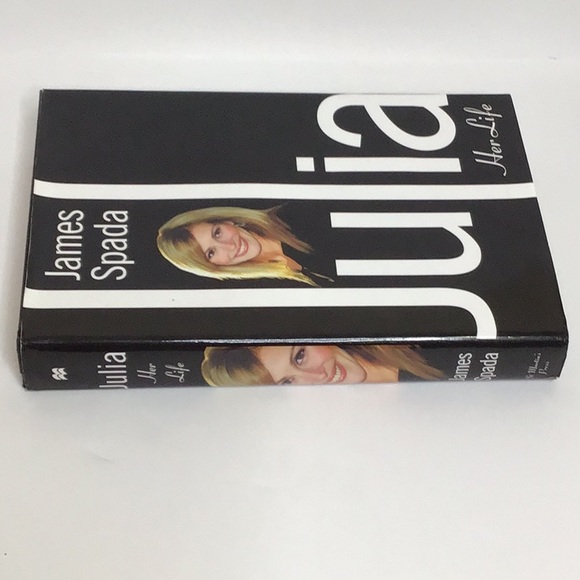 Julia Roberts | Accents | Book Julia Roberts Her Life Biography Actress ...